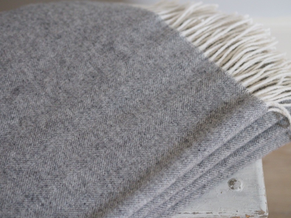 Wollen plaid in vijf kleuren | shop bij Pick your Favourites