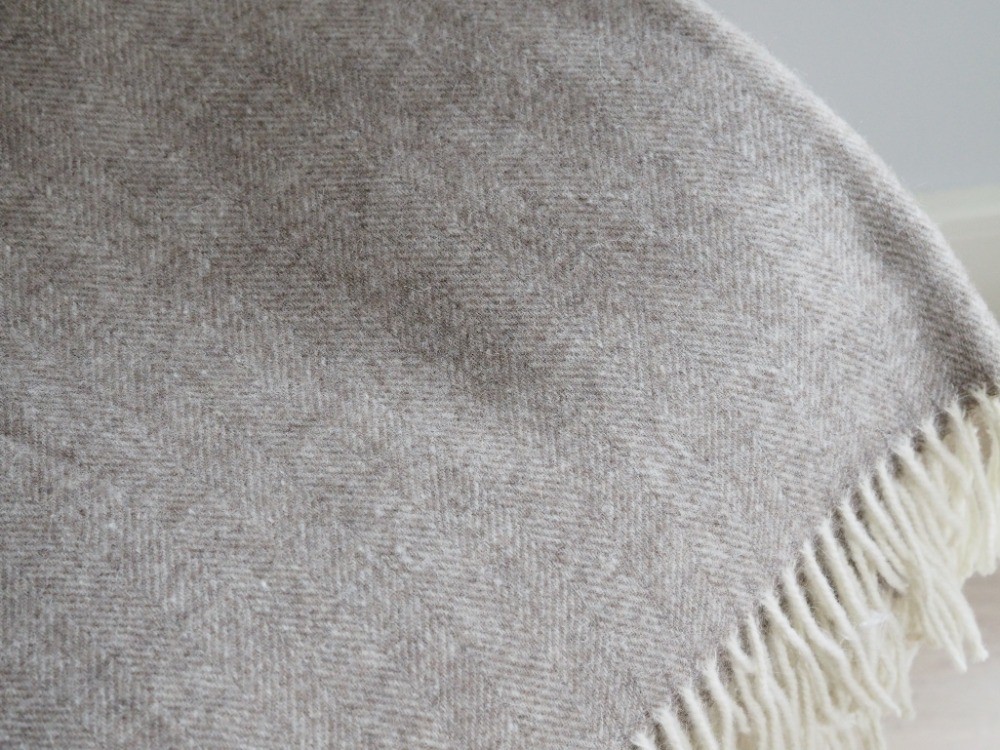 Wollen plaid in vijf kleuren | shop bij Pick your Favourites