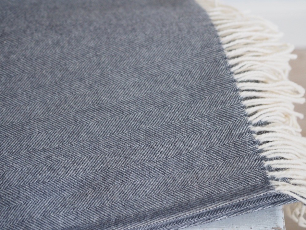 Wollen plaid in vijf kleuren | shop bij Pick your Favourites