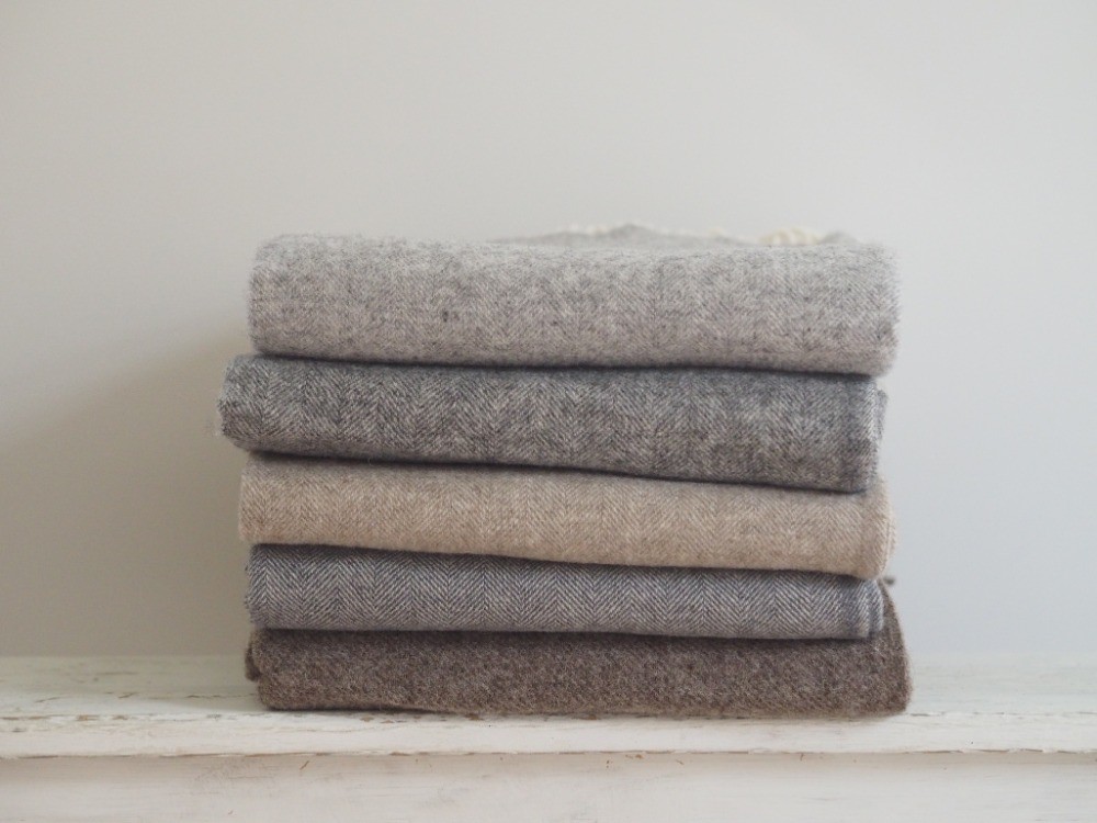 Wollen plaid in vijf kleuren | shop bij Pick your Favourites