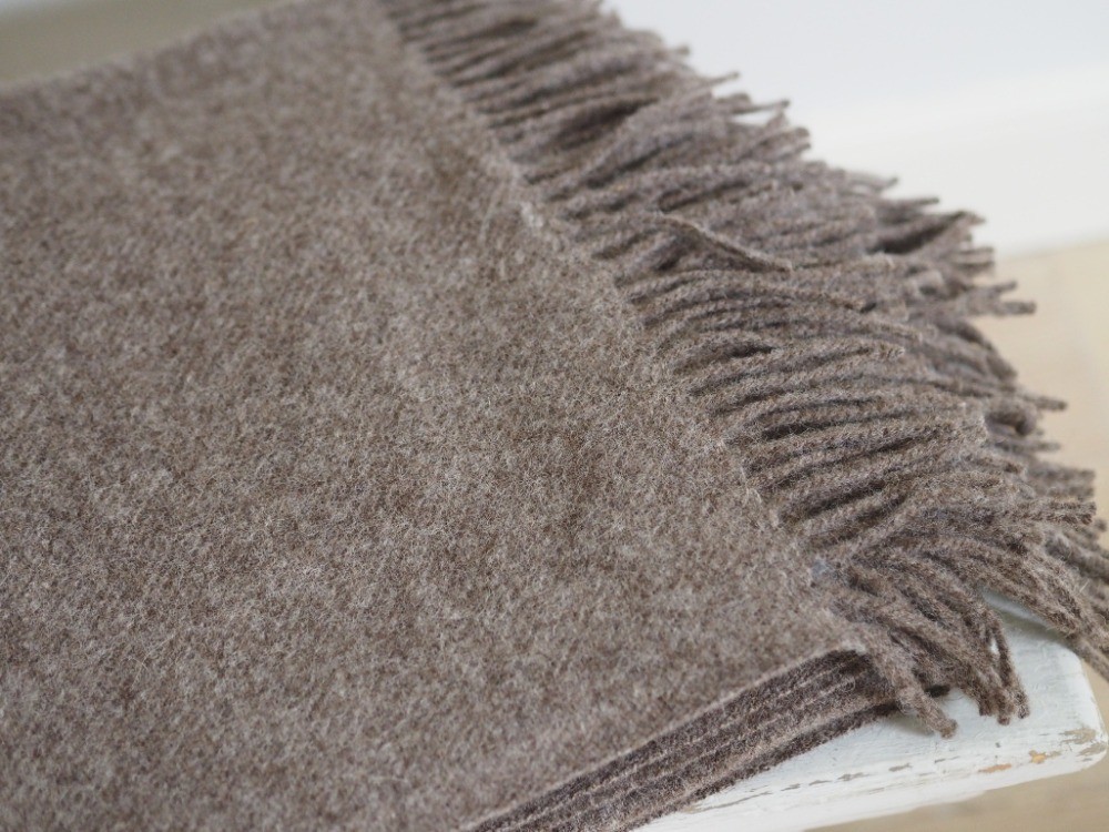 Wollen plaid in vijf kleuren | shop bij Pick your Favourites